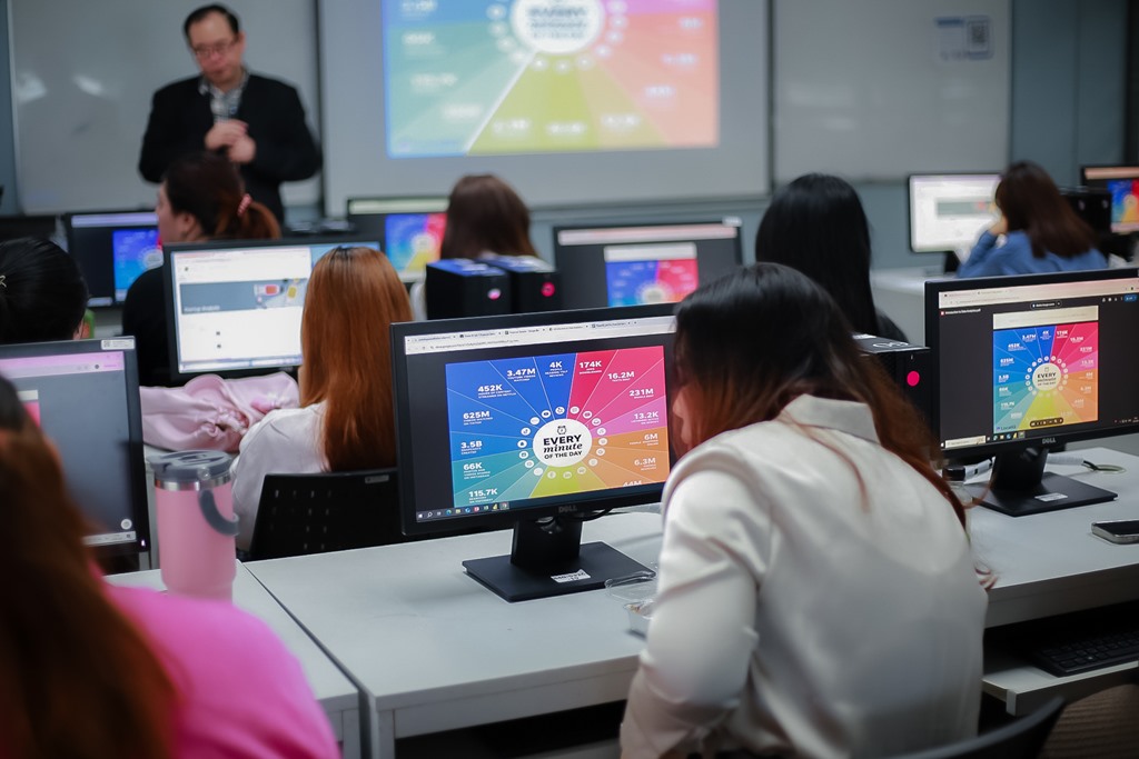 นักศึกษาวิทยาลัยนานาชาติ DPU จัดอบรม Startup Analytics เสริมทักษะดิจิทัล สู่โลกธุรกิจใหม่ ...