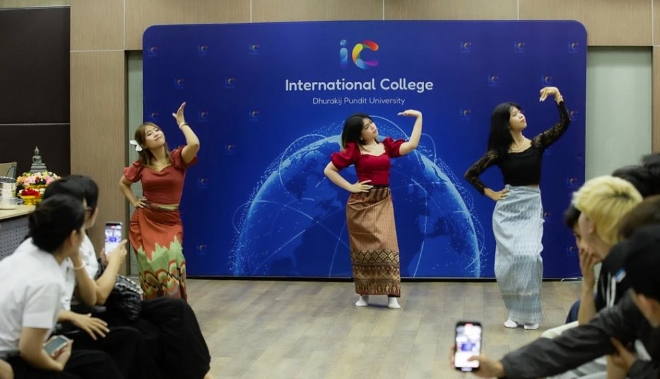 DPU สาดความสุขสงกรานต์ เปิดวัฒนธรรมไทยให้โลกรู้ผ่านนักศึกษานานาชาติ - Dhurakij Pundit University ...