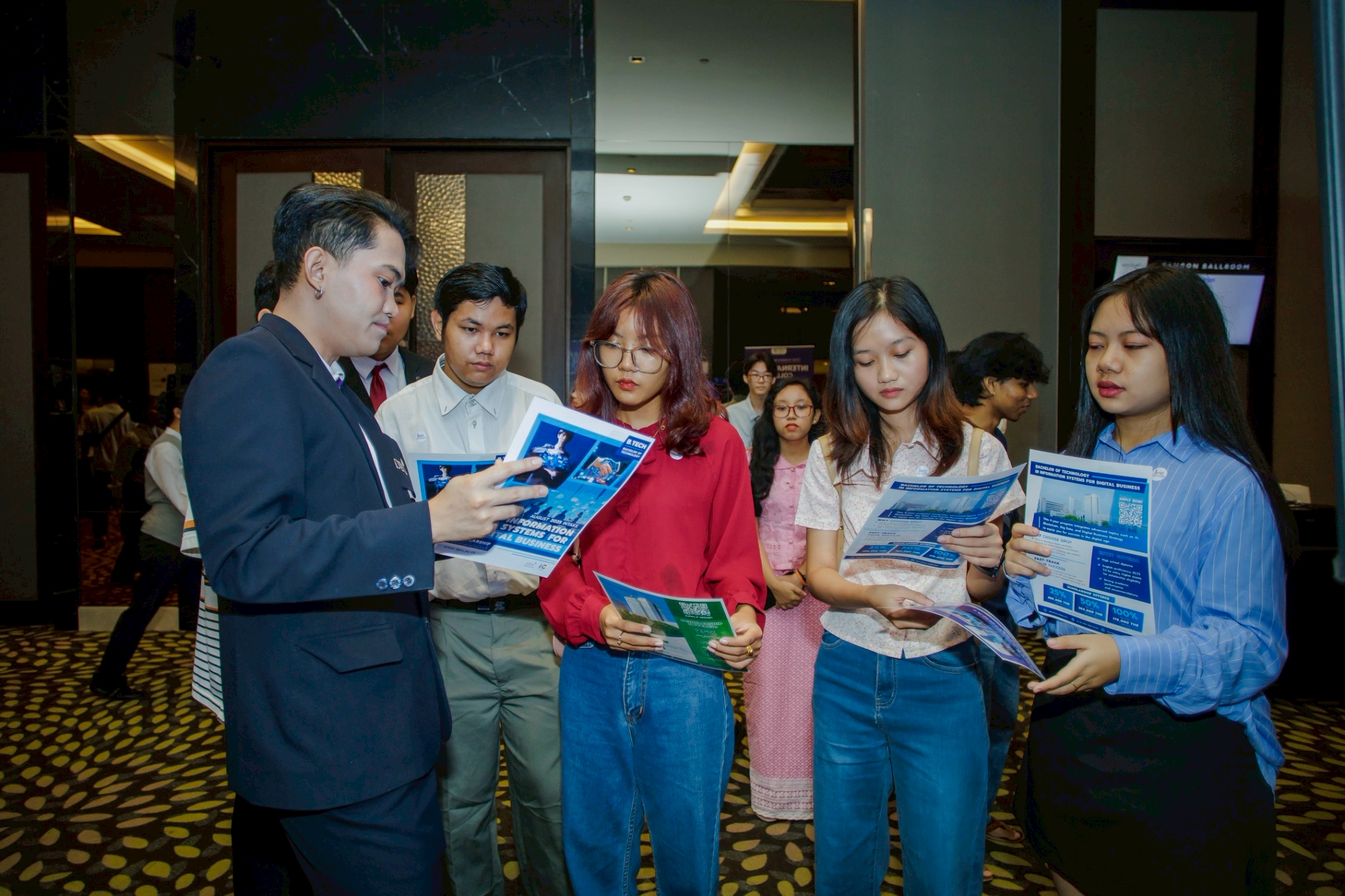 IC-DPU ร่วมมหกรรมการศึกษาเมียนมา แนะนำหลักสูตรอินเตอร์–ทุนเรียนฟรี 100% - Dhurakij Pundit ...