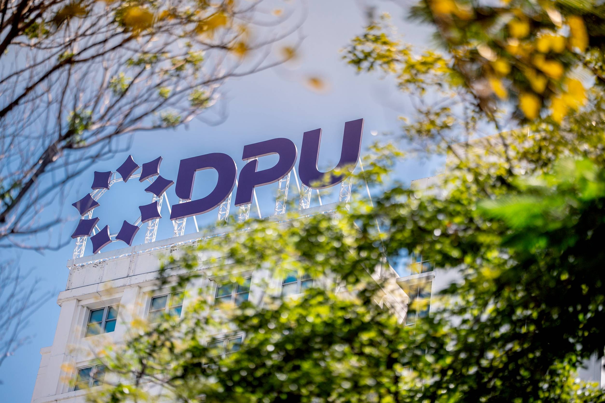 นิเทศศาสตร์ DPU เชื่อมพลัง DCM 4 ชั้นปี หลอมครอบครัวสื่อสร้างสรรค์บนเส้นทางเดียวกัน - Dhurakij ...